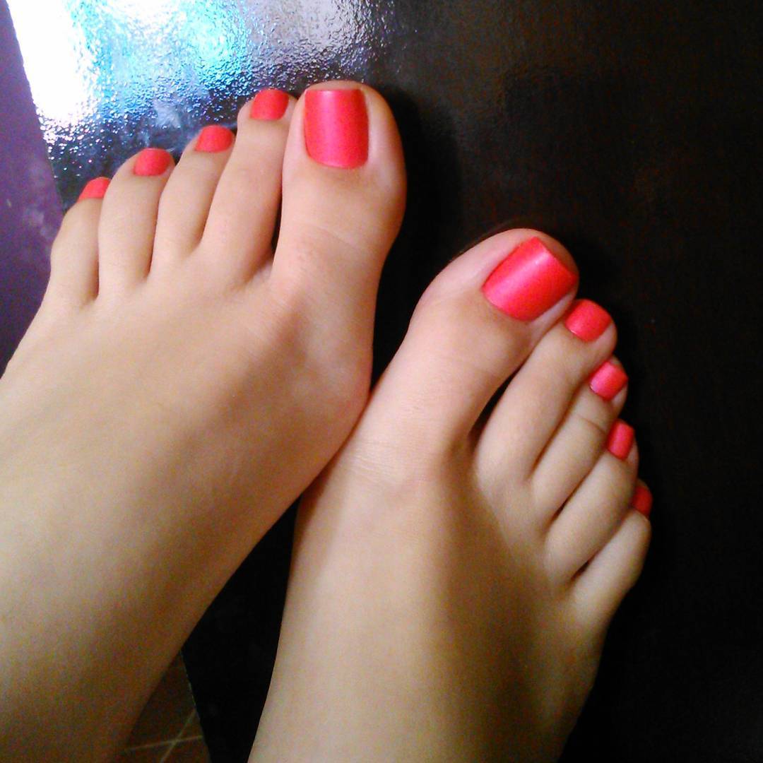 Isa Pess Feet