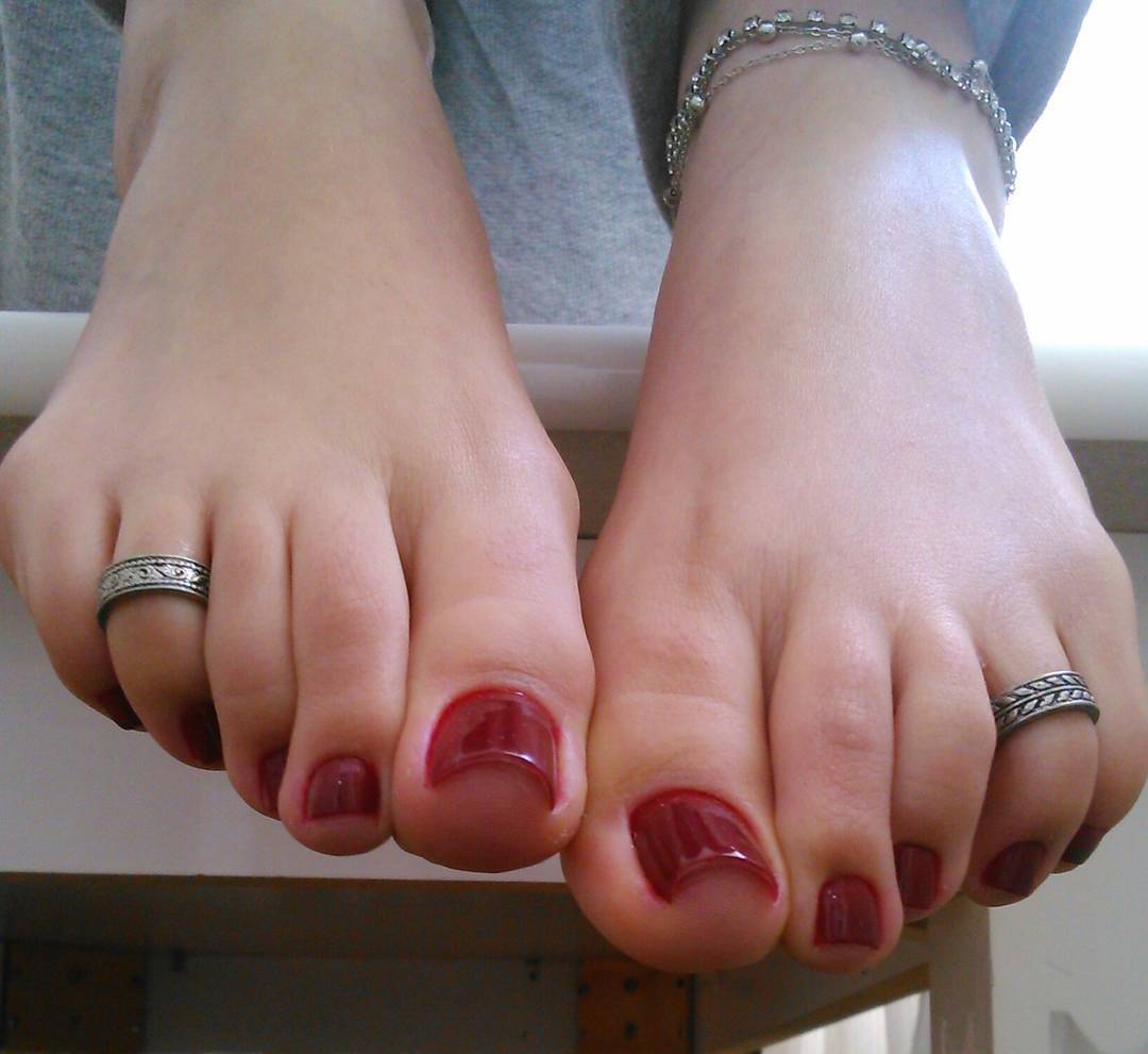 Isa Pess Feet