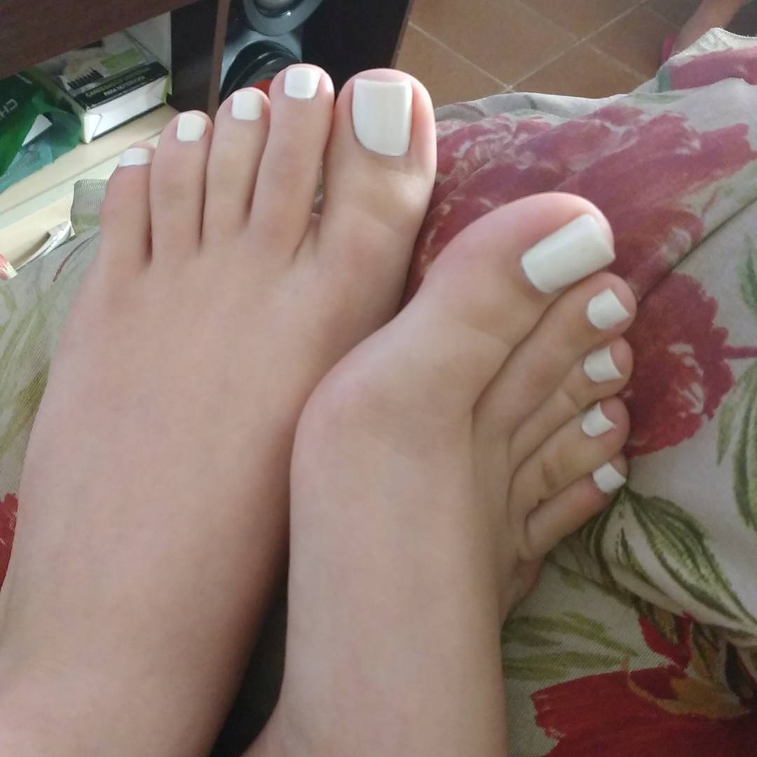Isa Pess Feet