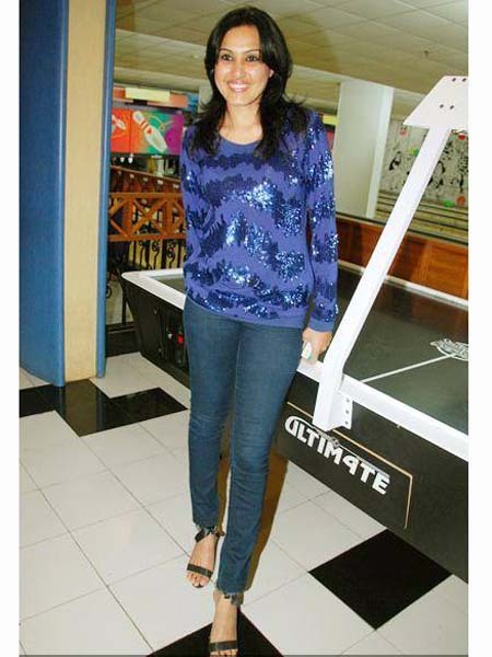 Kamya Punjabis Feet 
