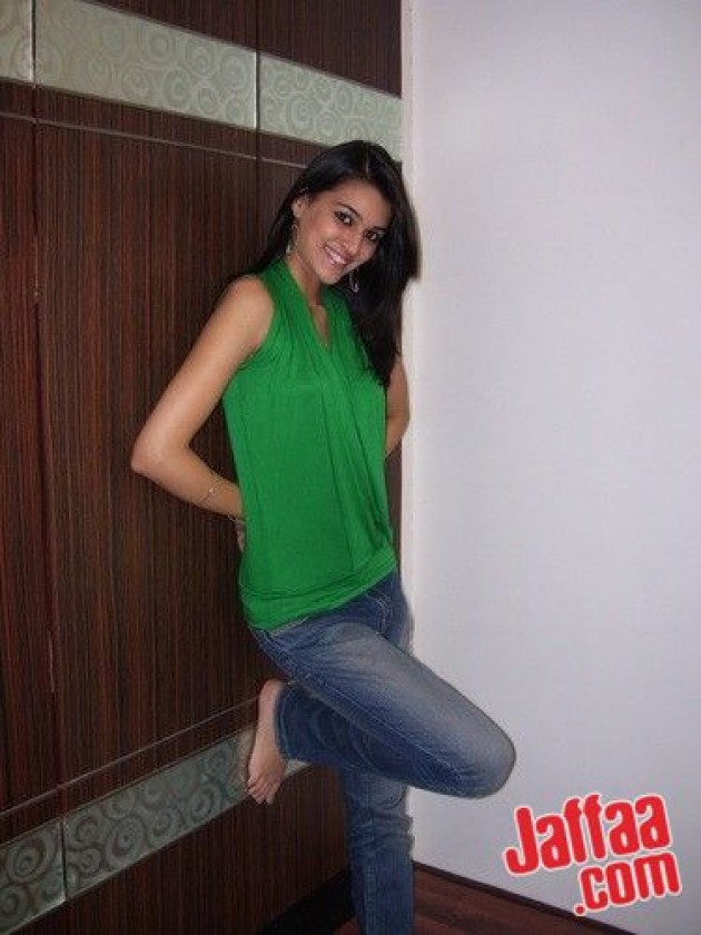 Kriti Sanons Feet