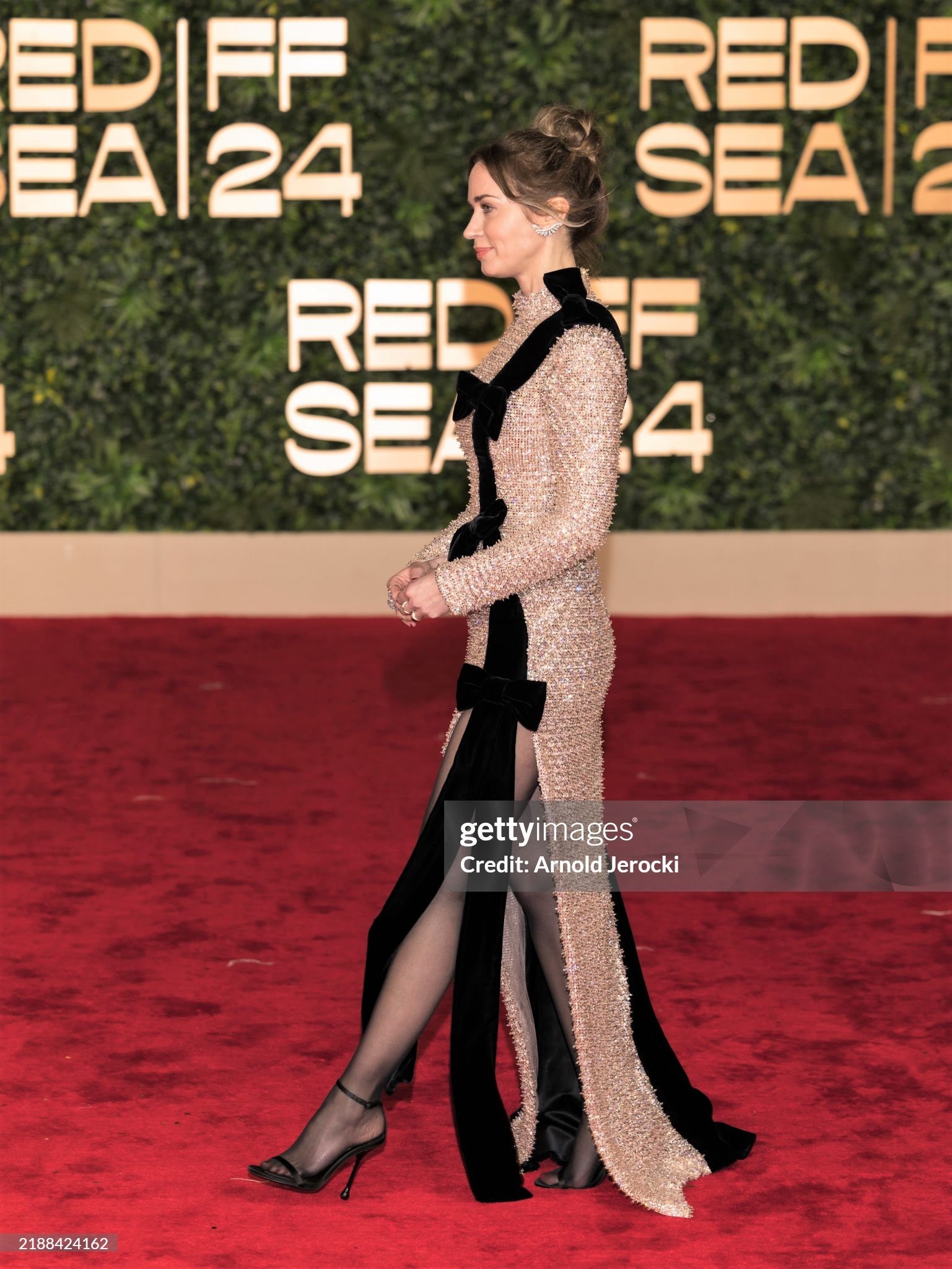 The best Emily Blunt feet pictures 🤩