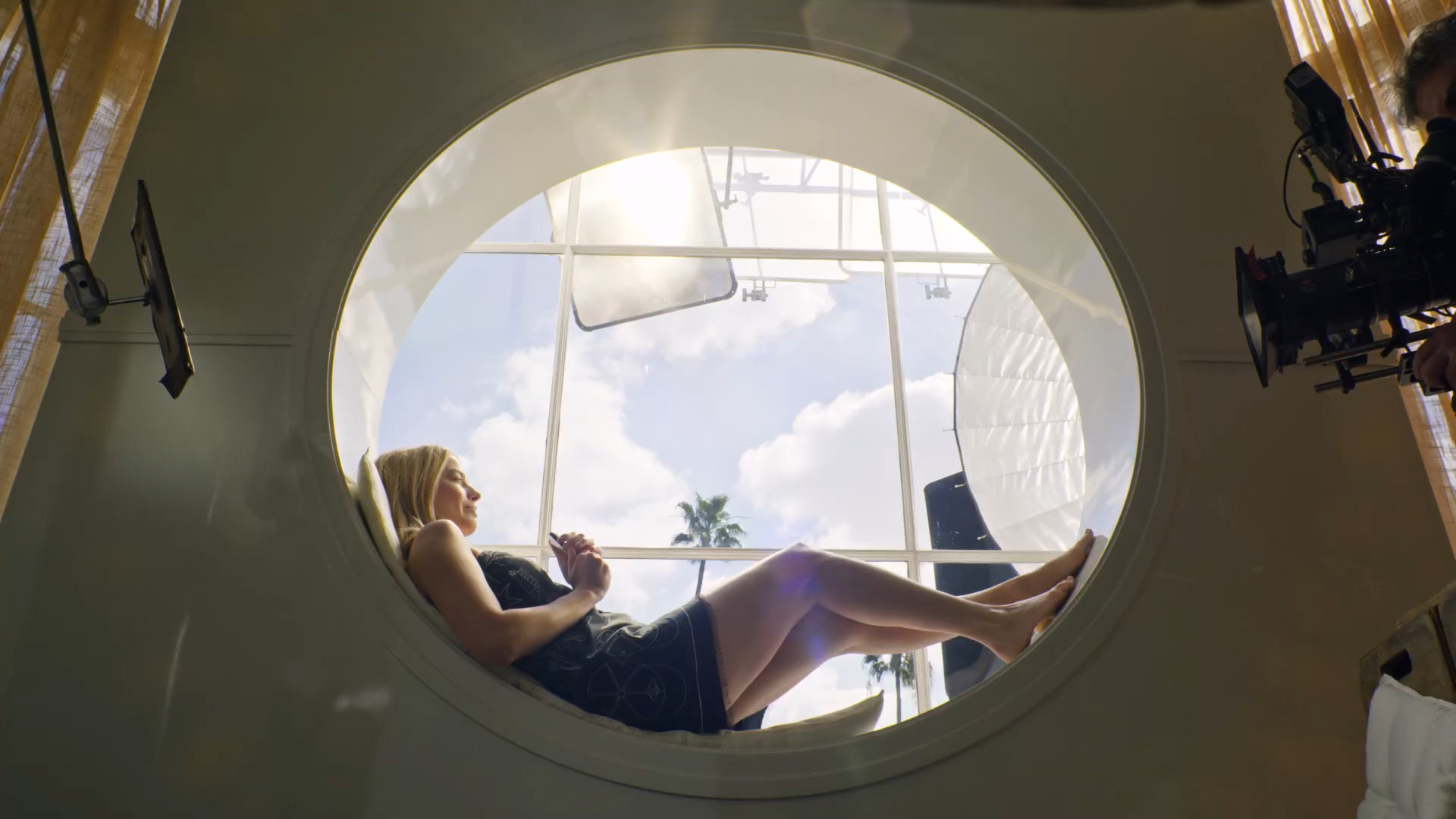 The best Margot Robbie feet pictures 🤩