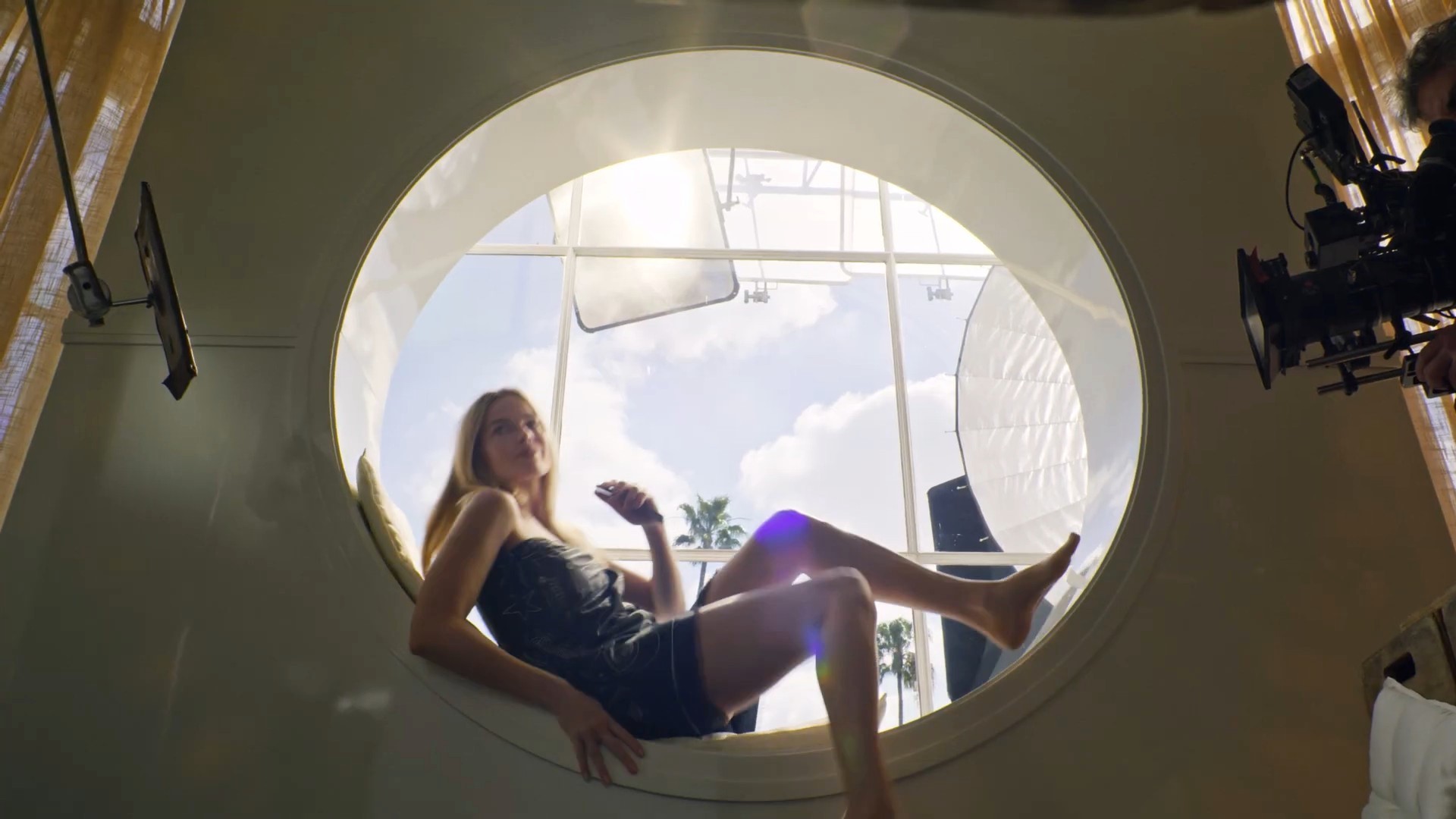 The best Margot Robbie feet pictures 🤩