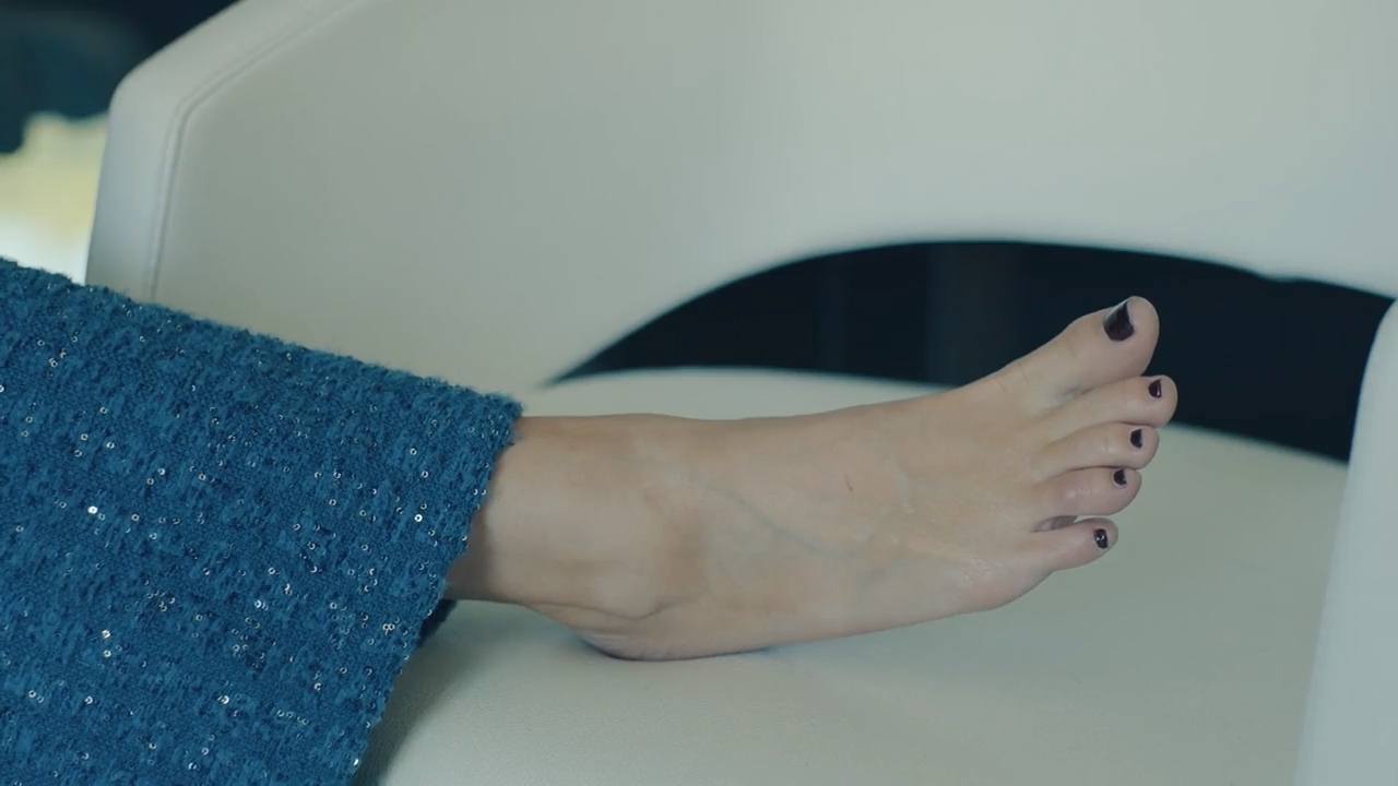 The best Linda Cardellini feet pictures 🤩