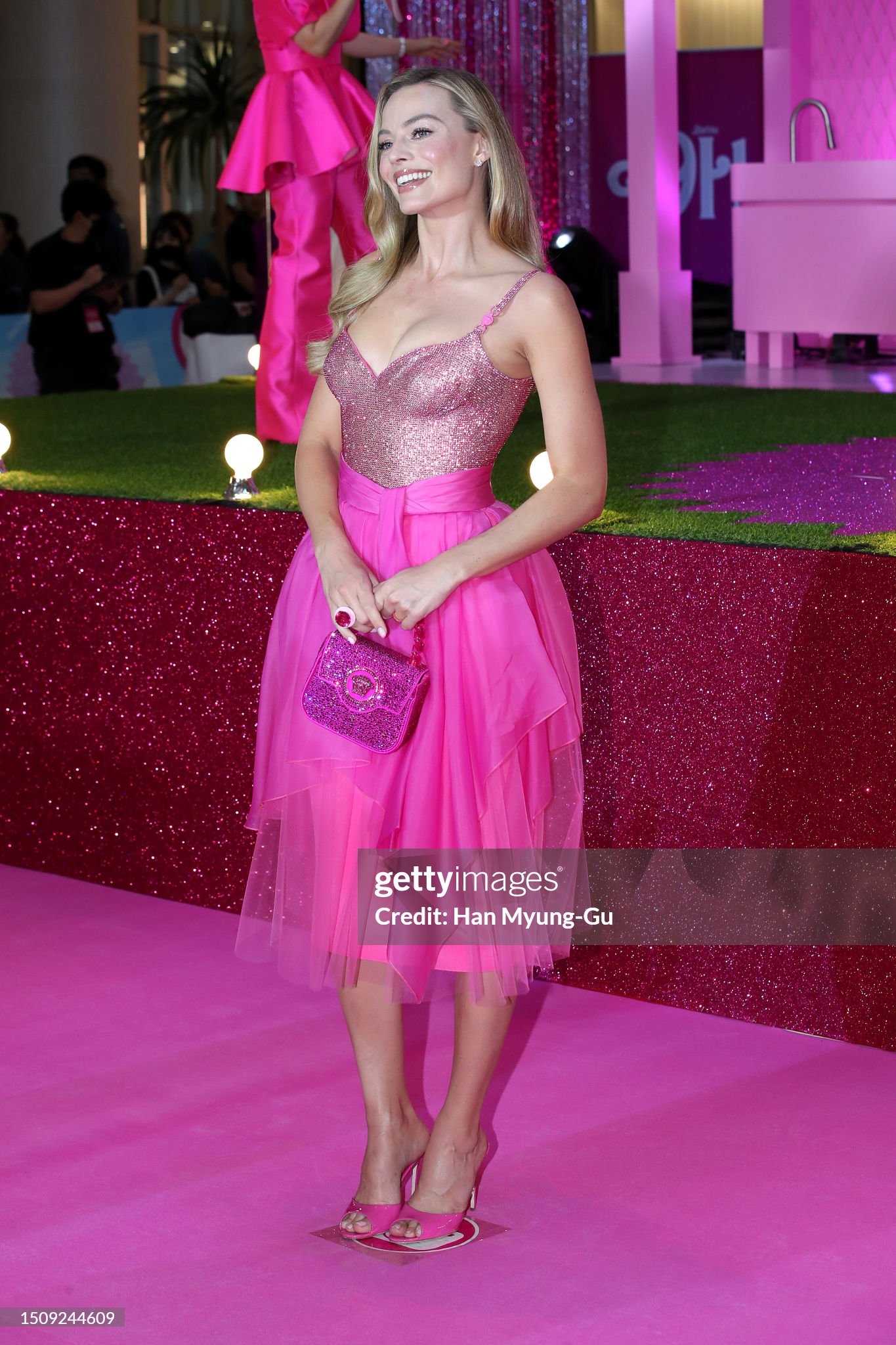The best Margot Robbie feet pictures 🤩