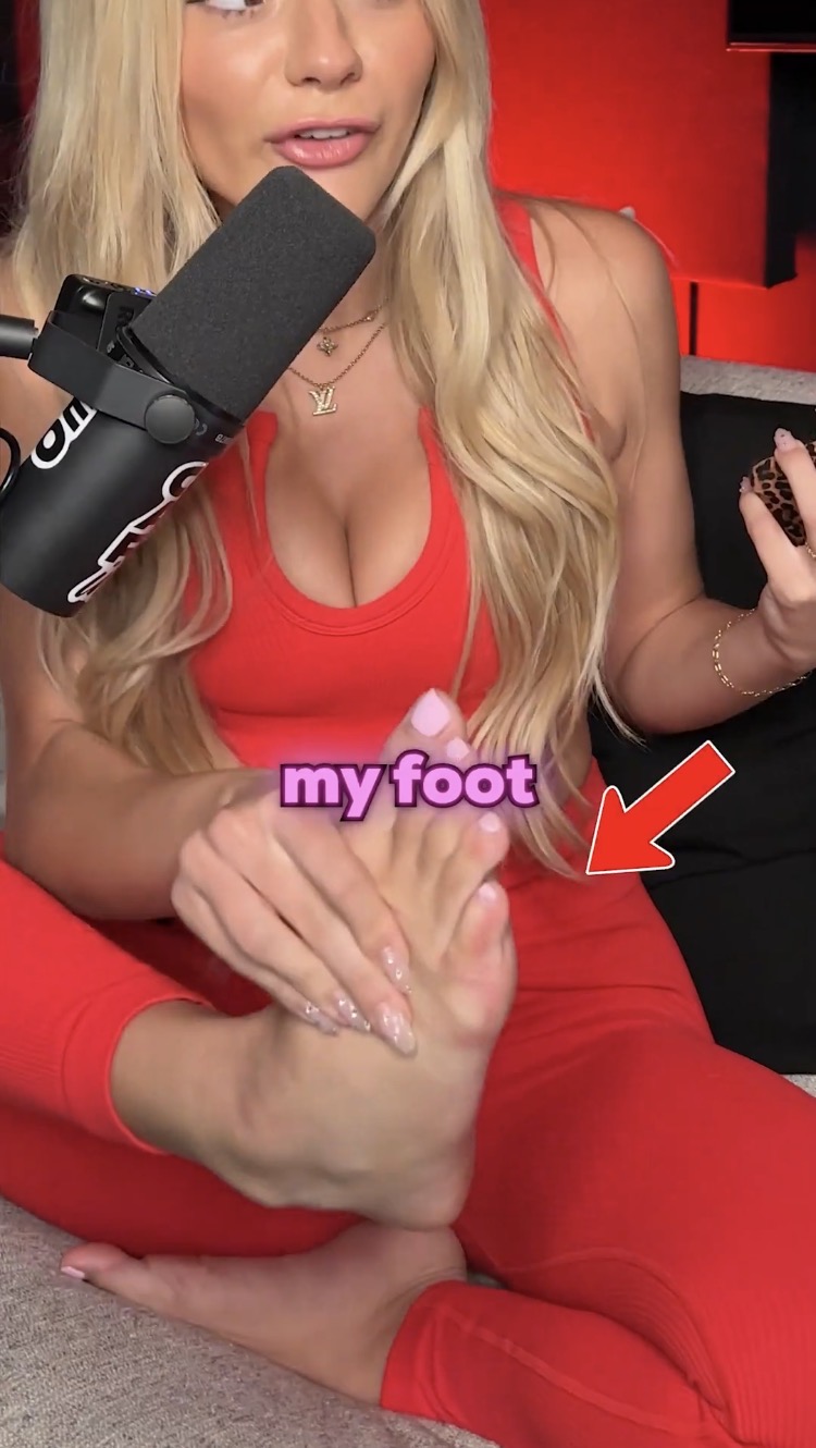Abigail Lutz's feet