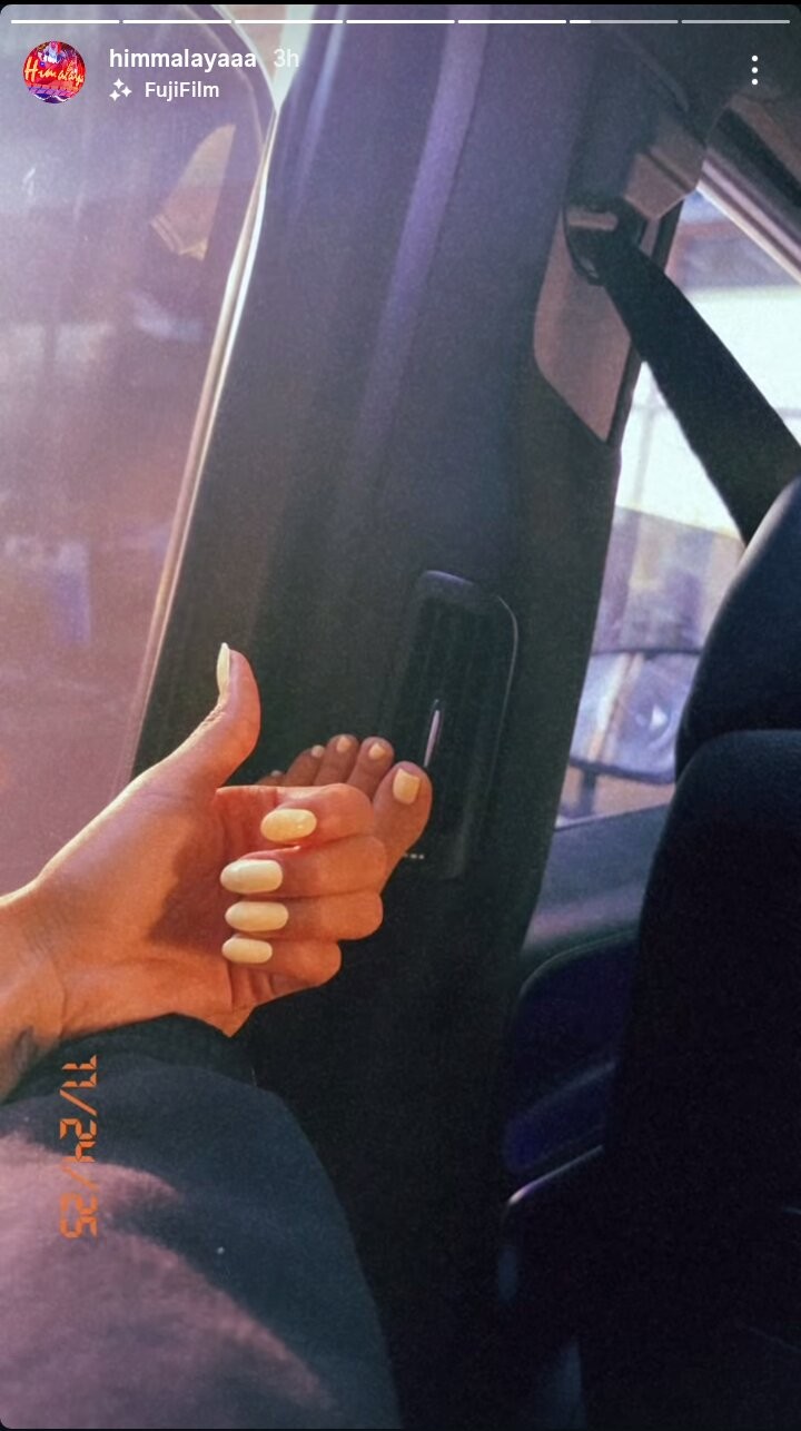 Alaya High's feet