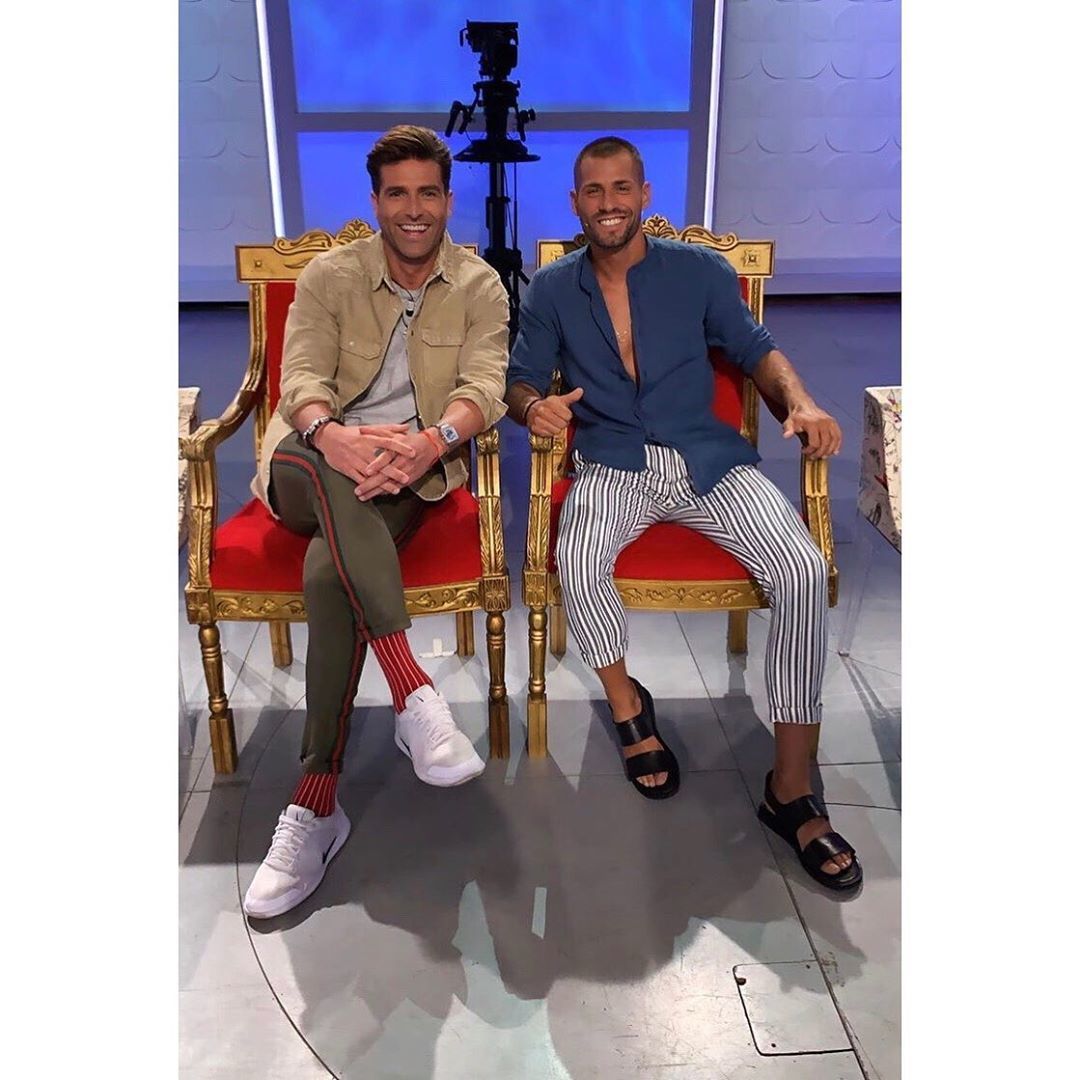 Albert Álvarez's feet