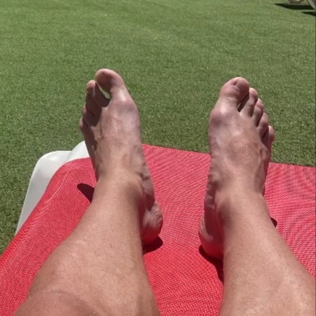 Alberto Escobar's feet
