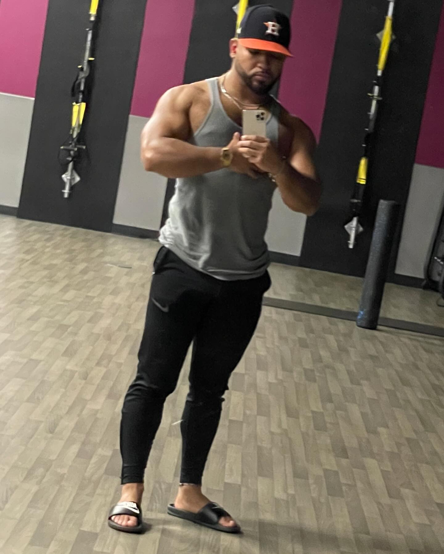 Alejandro Guzman's feet