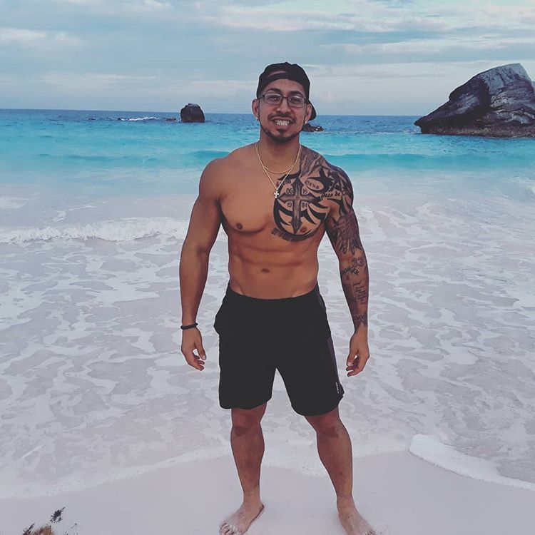 Alejandro Rey's feet