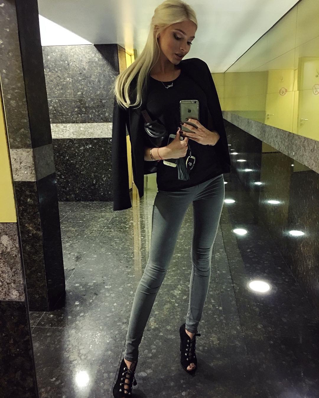 Alena Shishkova's feet