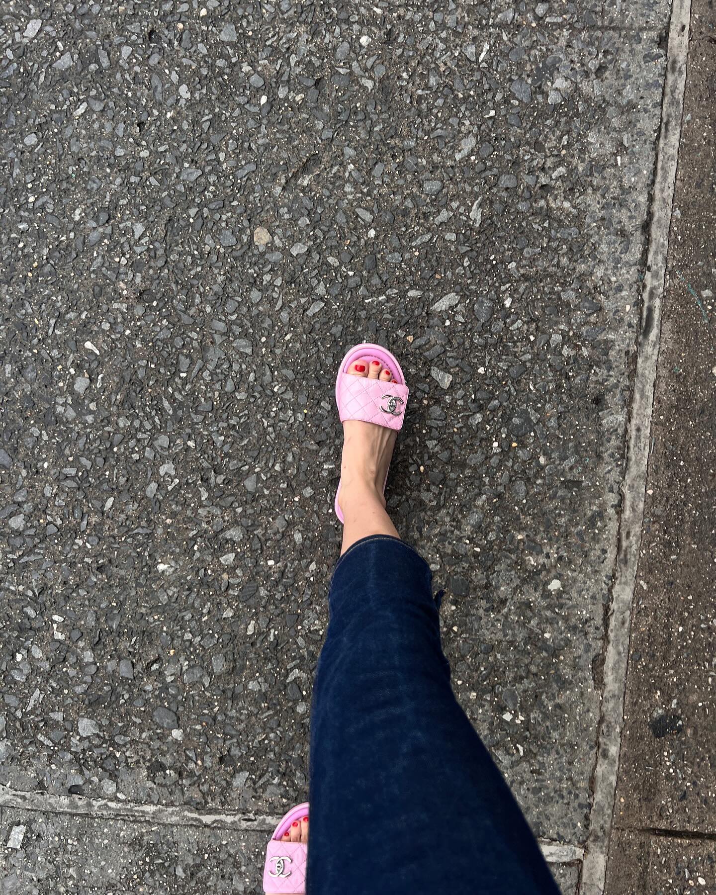 Alexa Losey's feet
