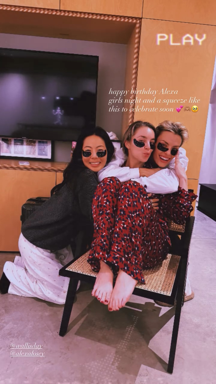 Alexa Losey's feet