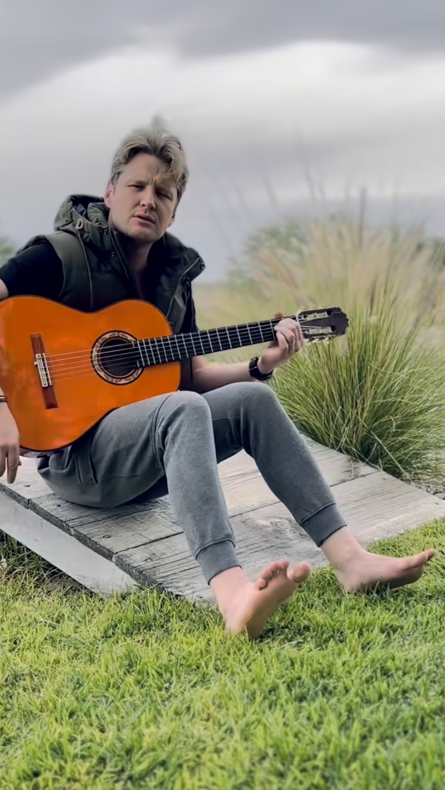 Alexander Acha's feet