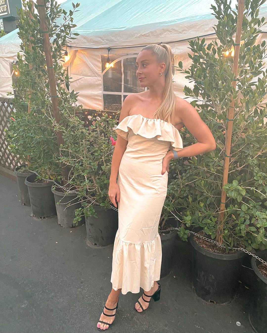 Alexandra Quint's feet