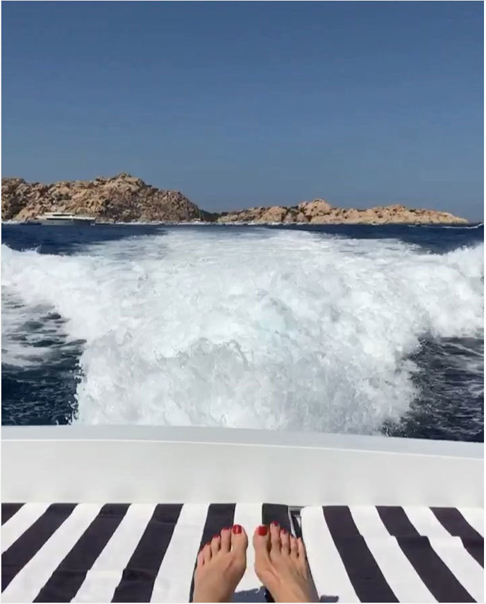 Alicia Roundtree's feet