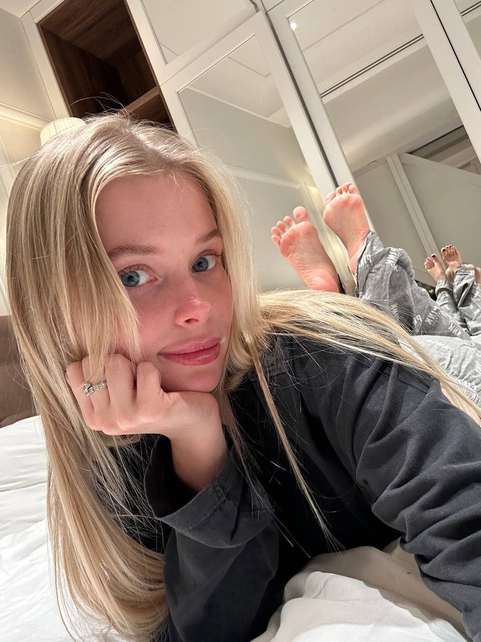 Alla Bruletova's feet