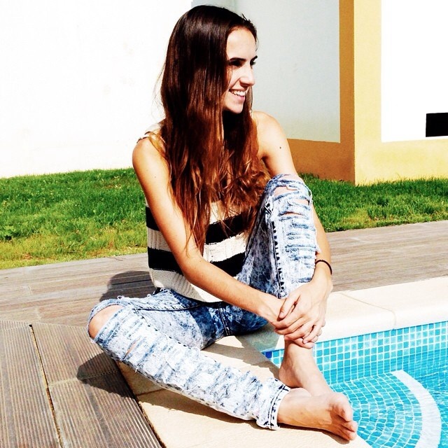 Ana Free singer - The MousePad