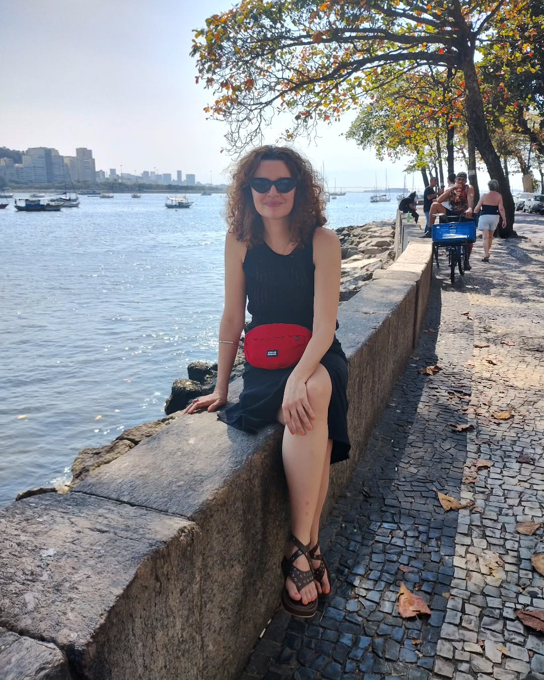 Ana Luiza Rios's feet