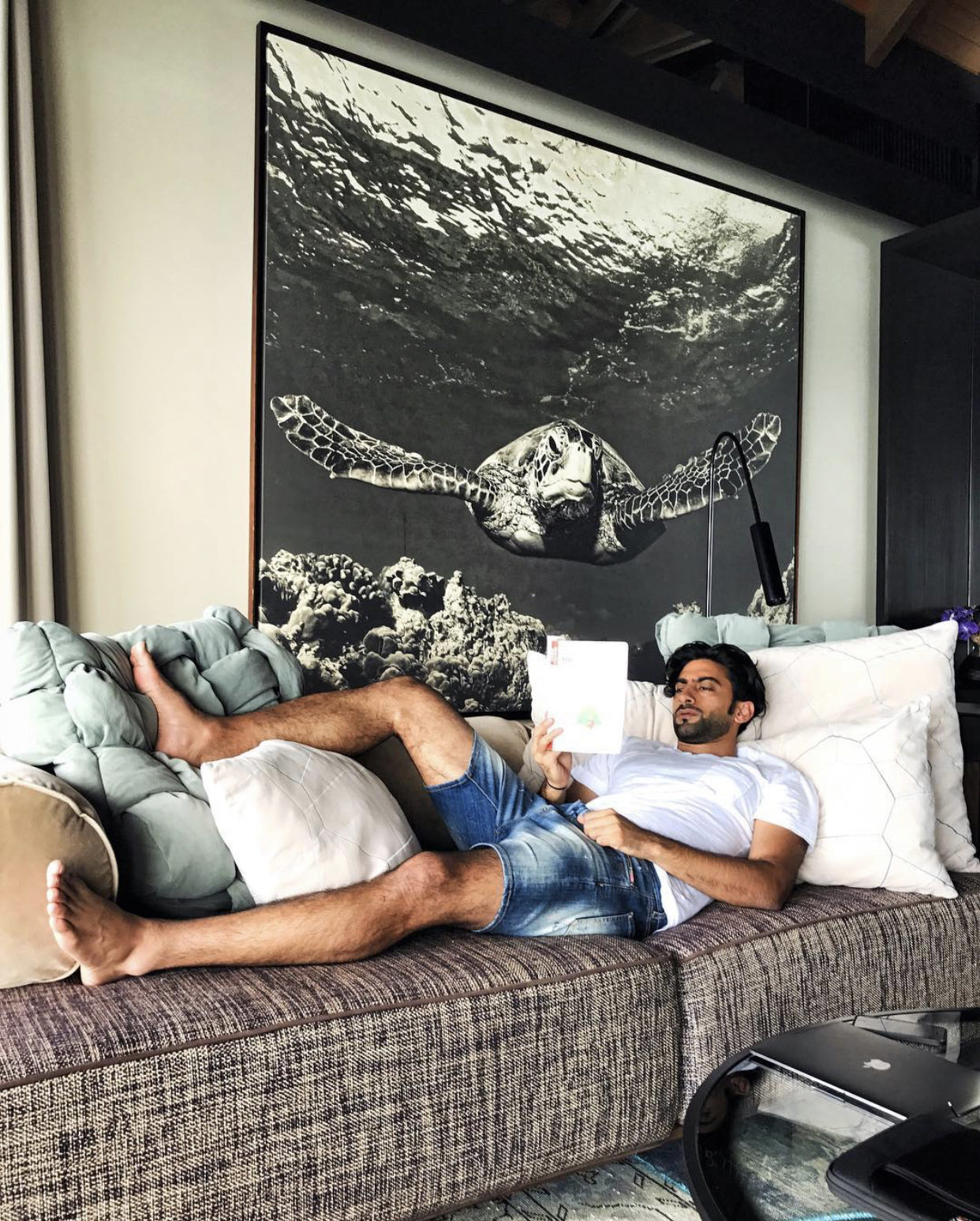 Anas Bukhash's feet