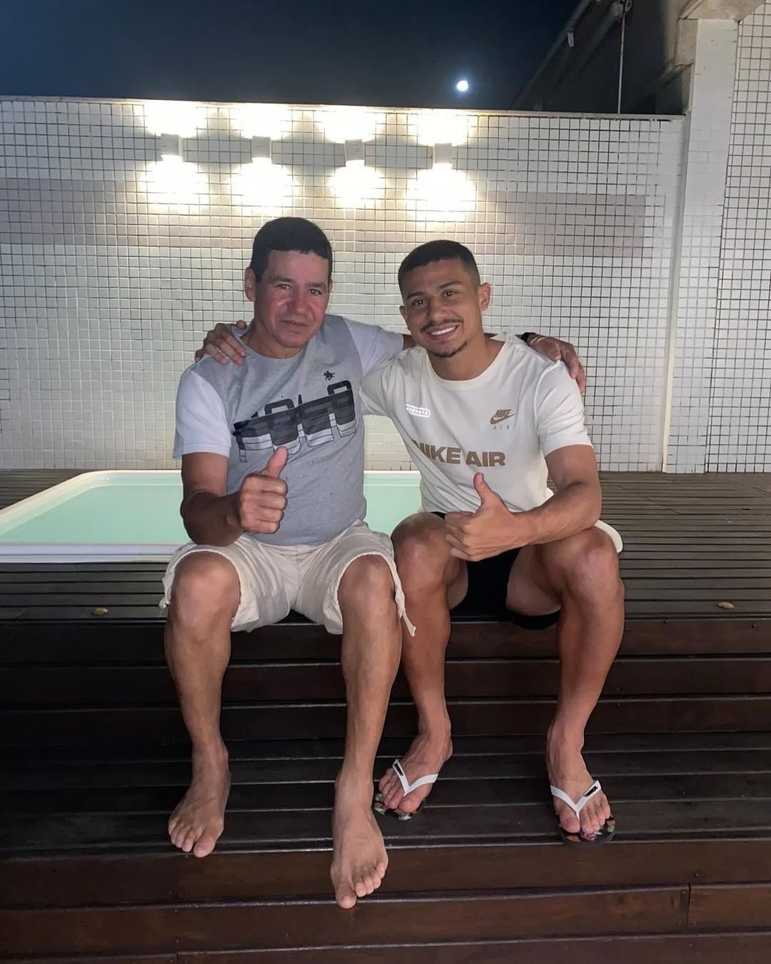 André Trindade's feet