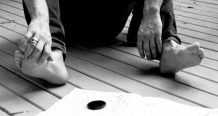 Andy Whitfield's feet