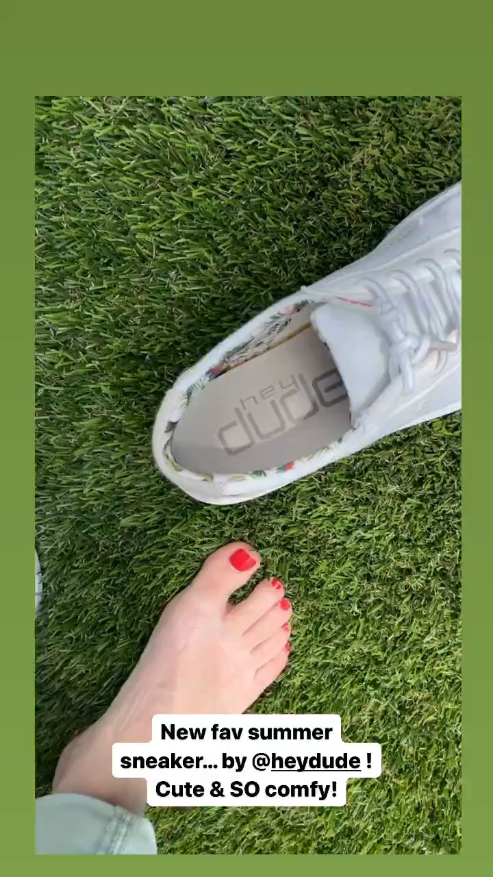 Angela Kinsey's Feet