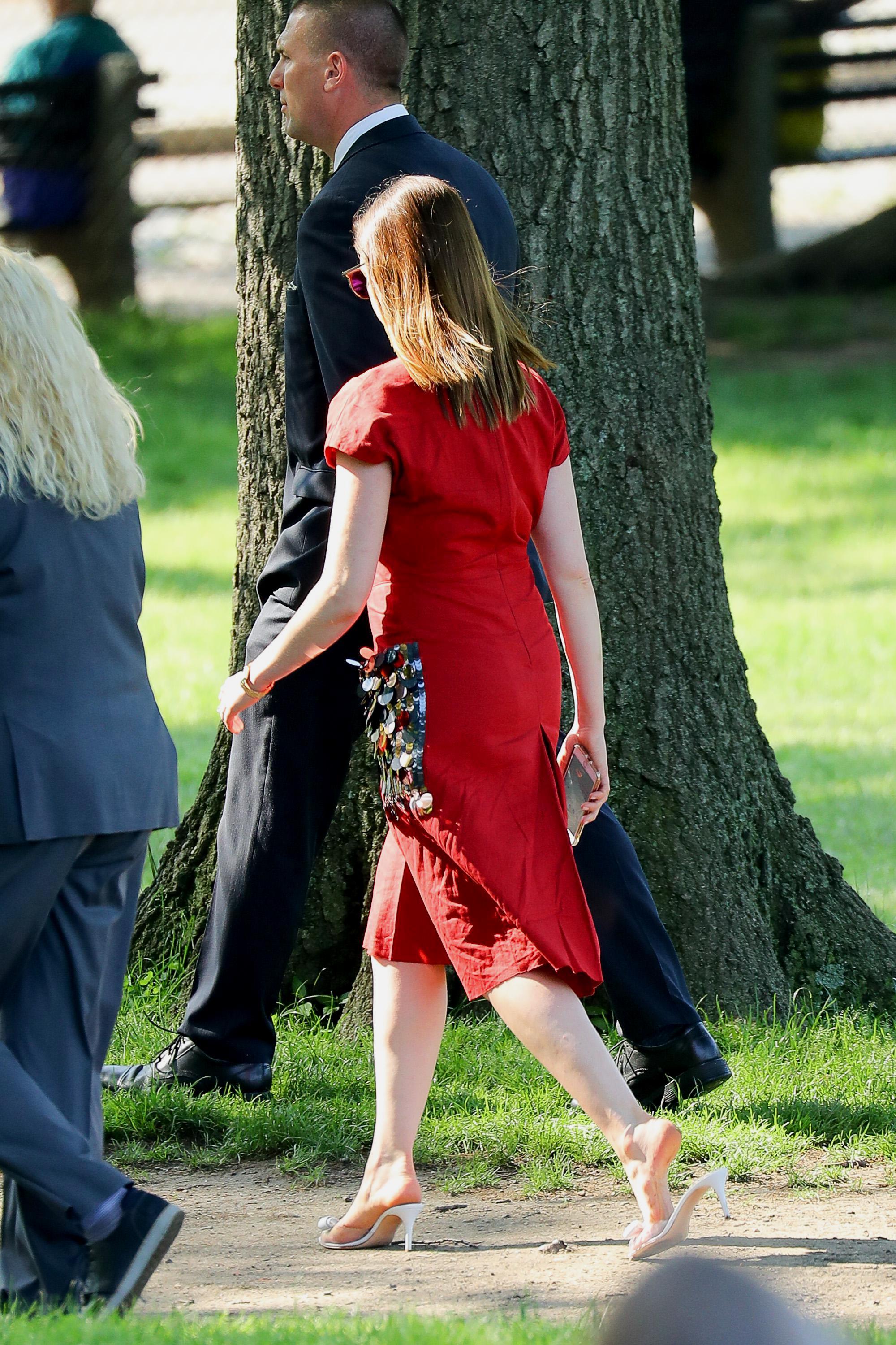 Anne Hathaways Feet