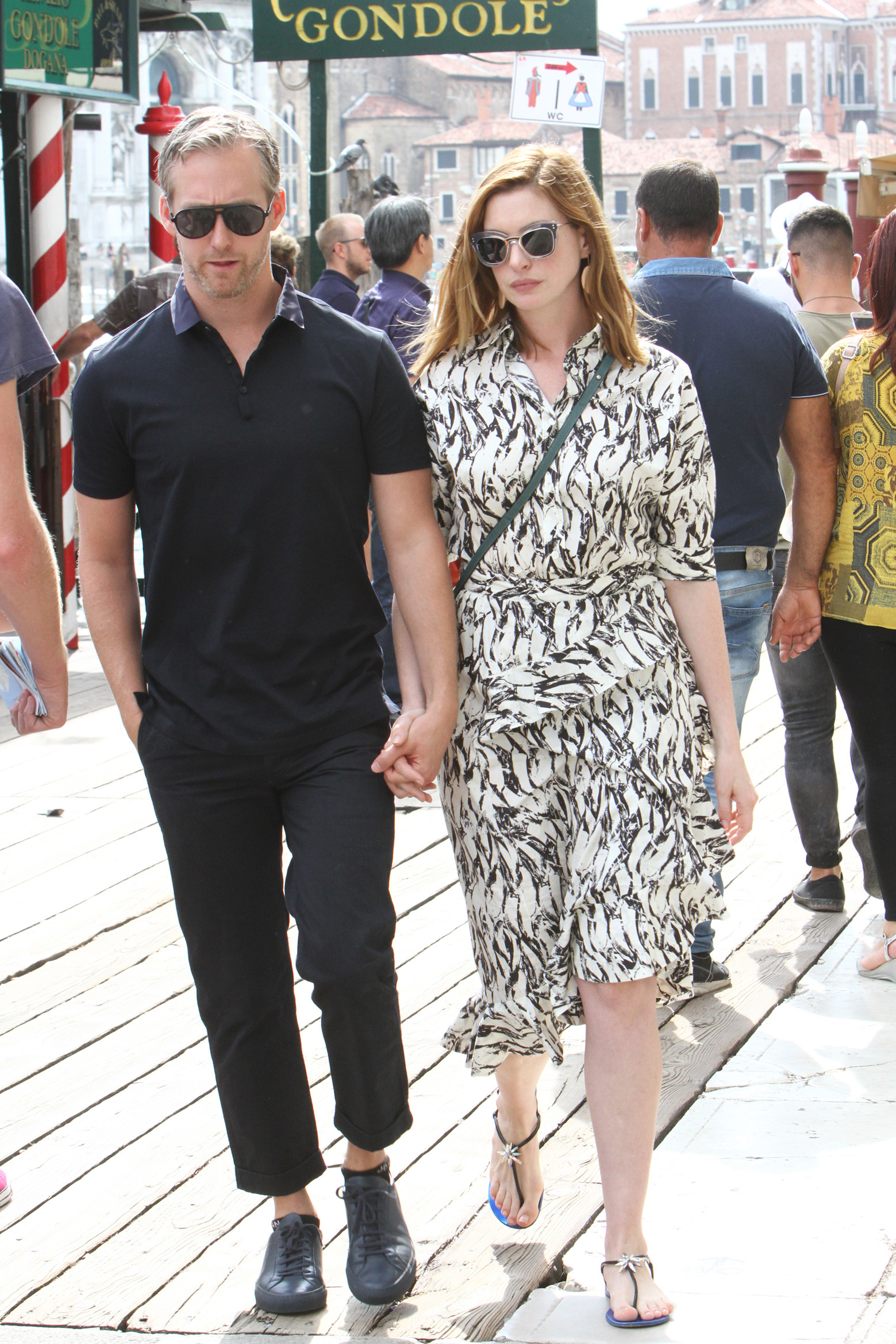 Anne Hathaways Feet