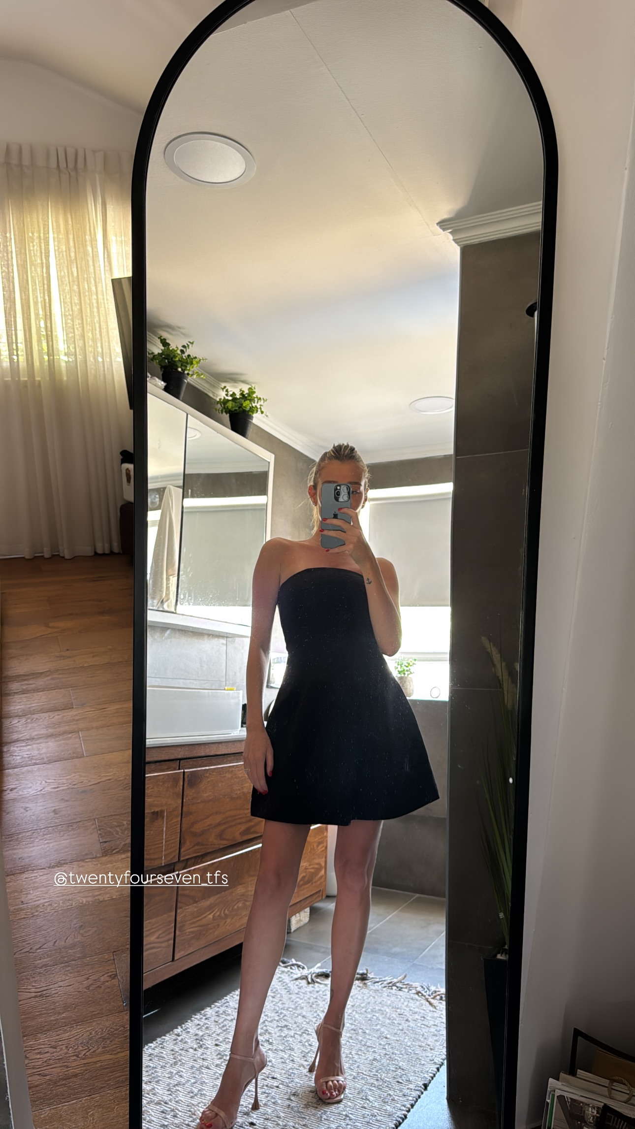 Anne Zivi's feet