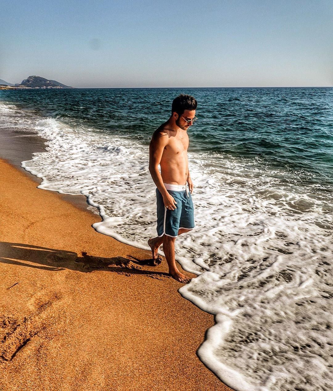 Aris Makris's feet