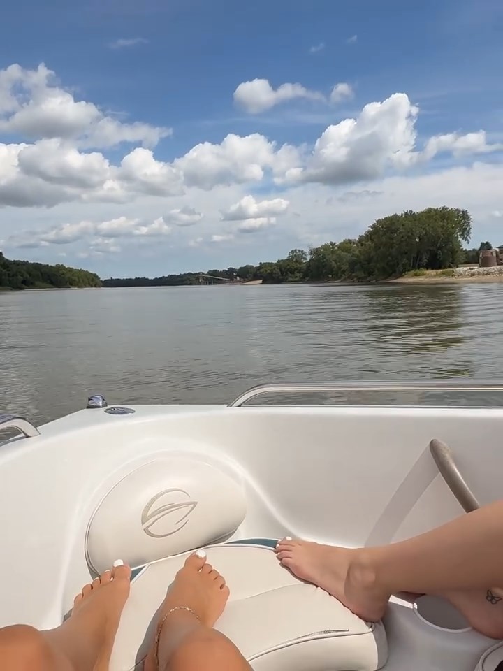 Ava Laheys Feet