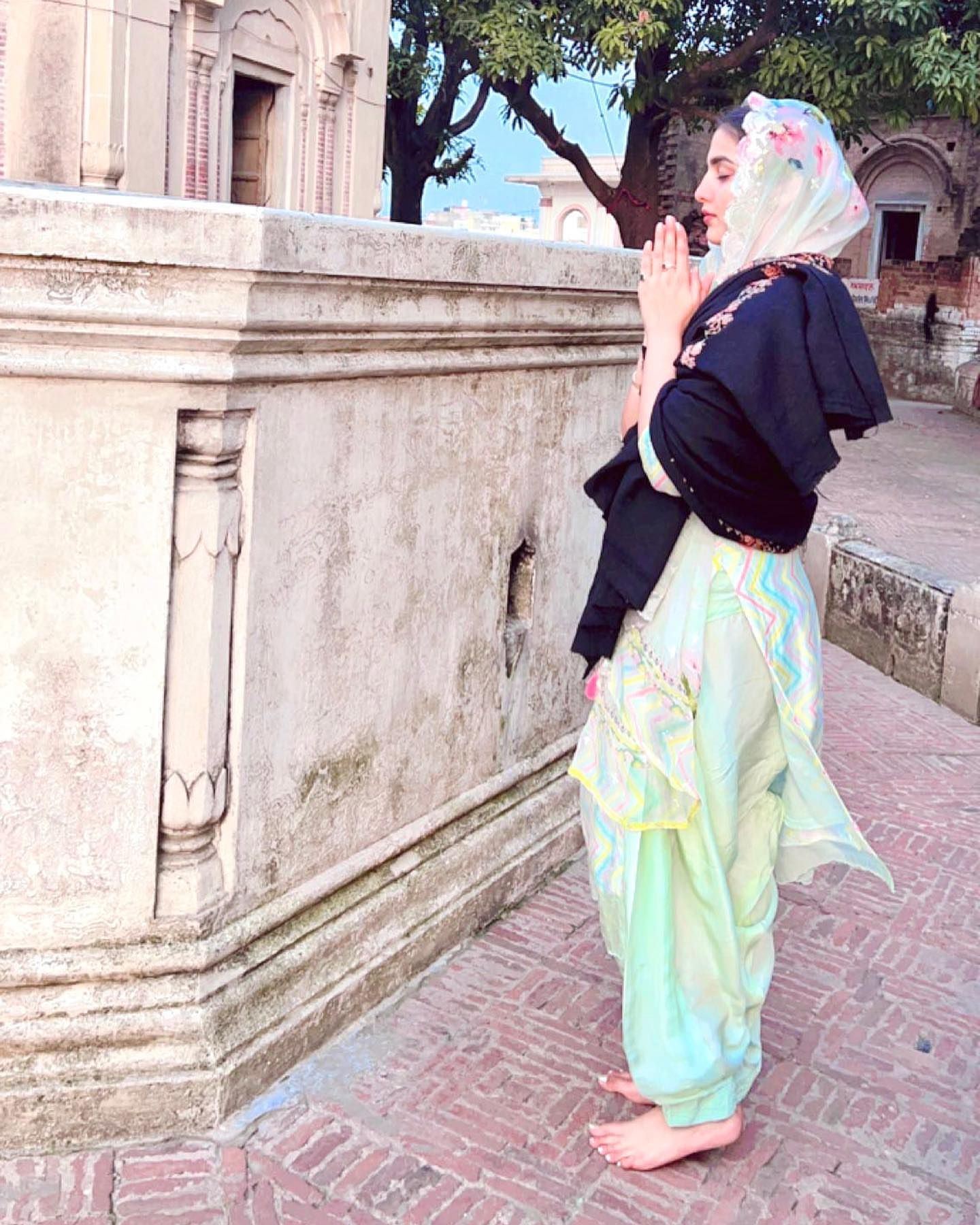 Baljinder Bains's feet