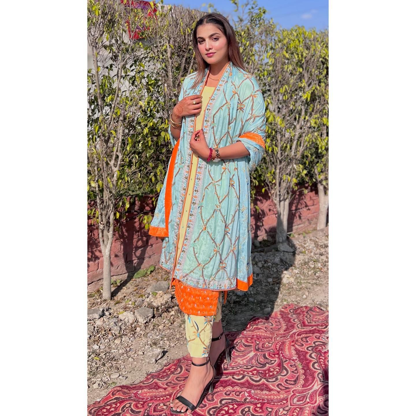 Baljinder Bains's feet