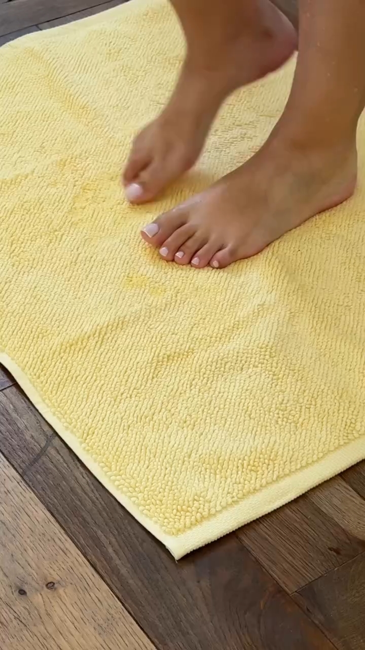 Bar Refaeli's feet
