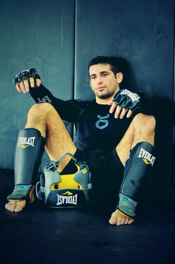 Beneil Dariush's feet