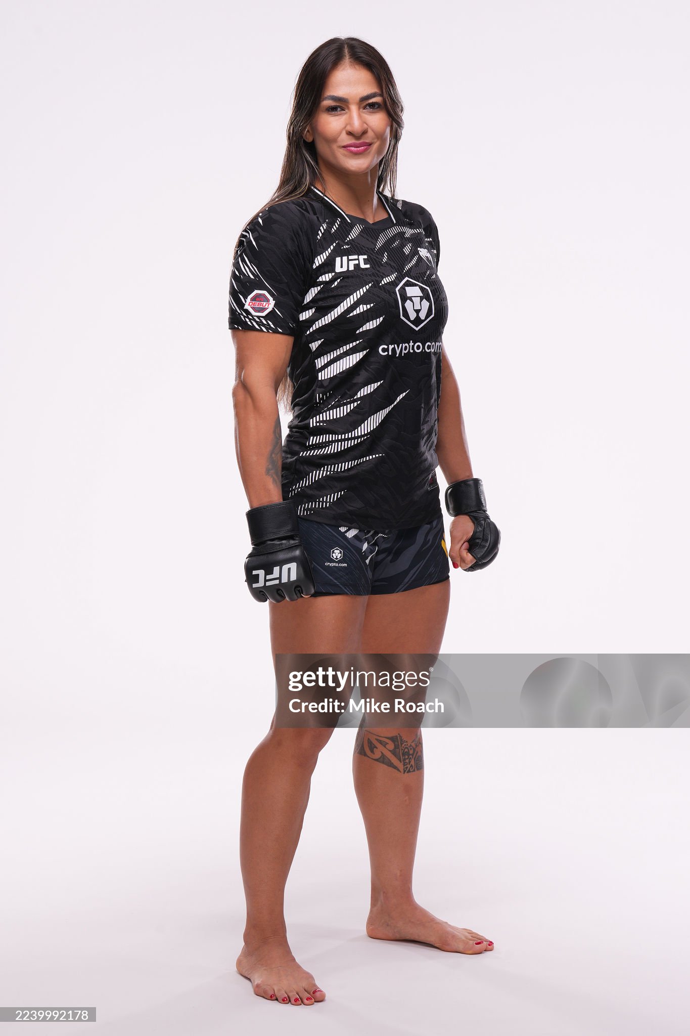Bia Mesquita's feet