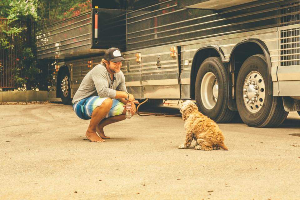 Billy Currington's feet