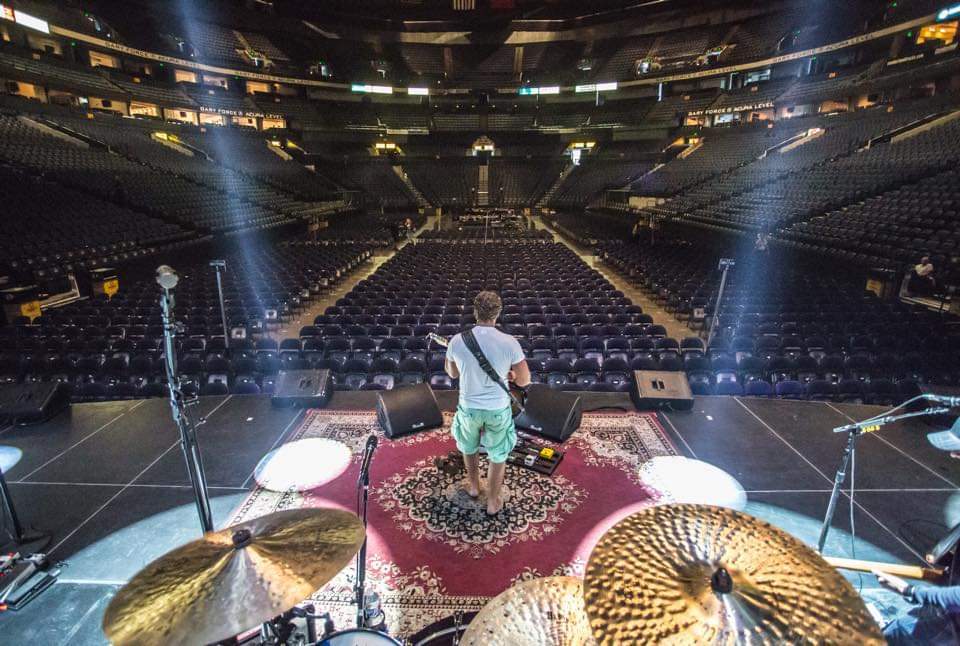 Billy Currington's feet