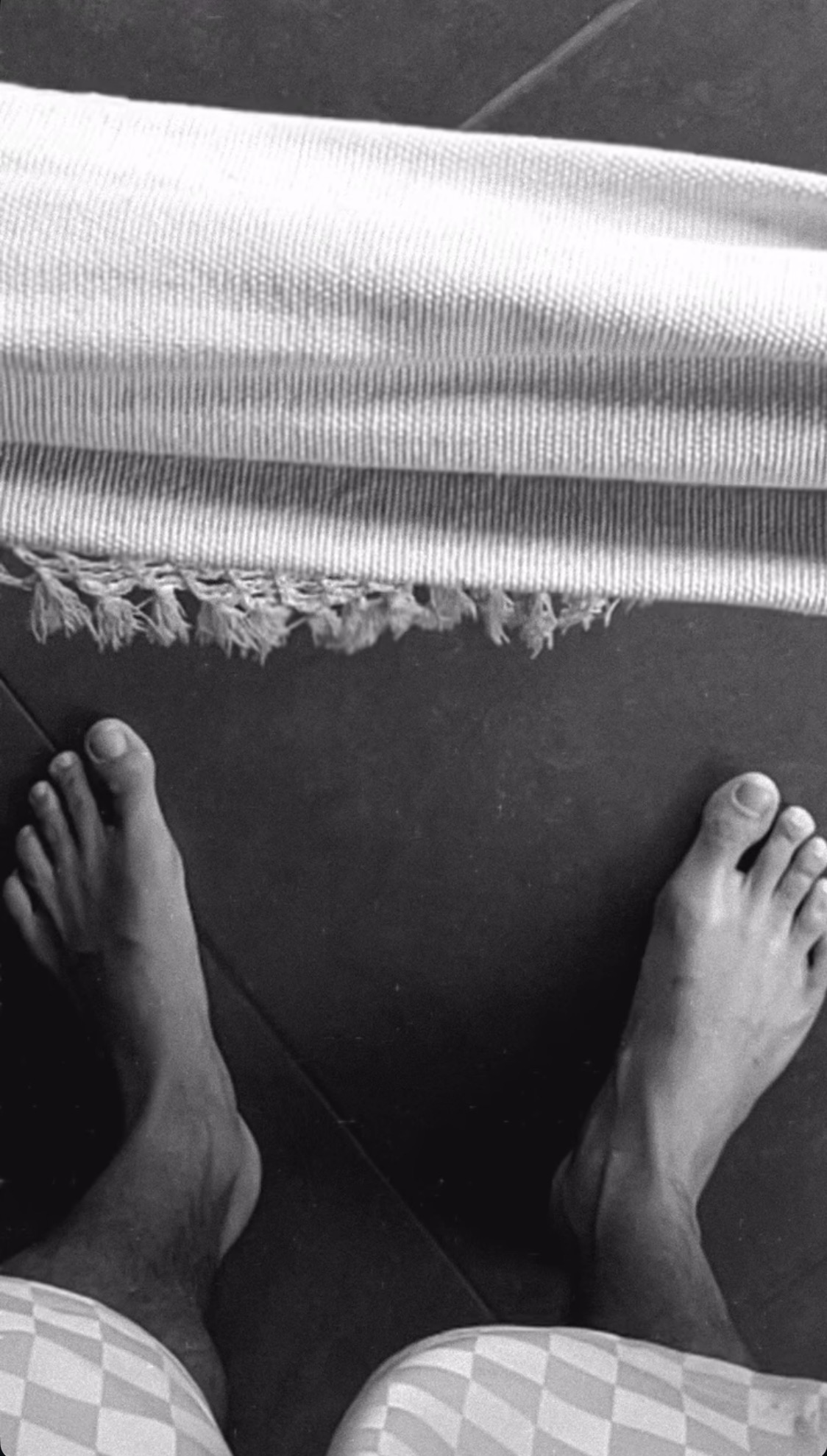 Cacho Falcon's feet