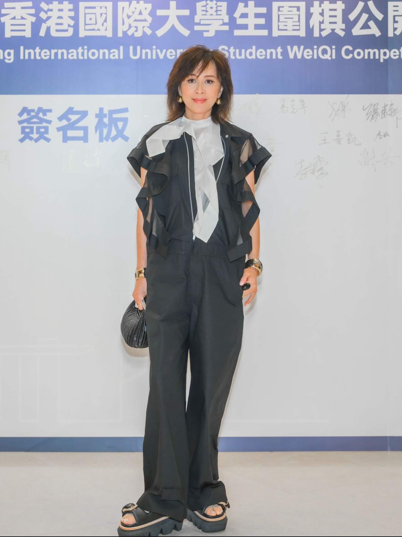 Carina Lau's feet