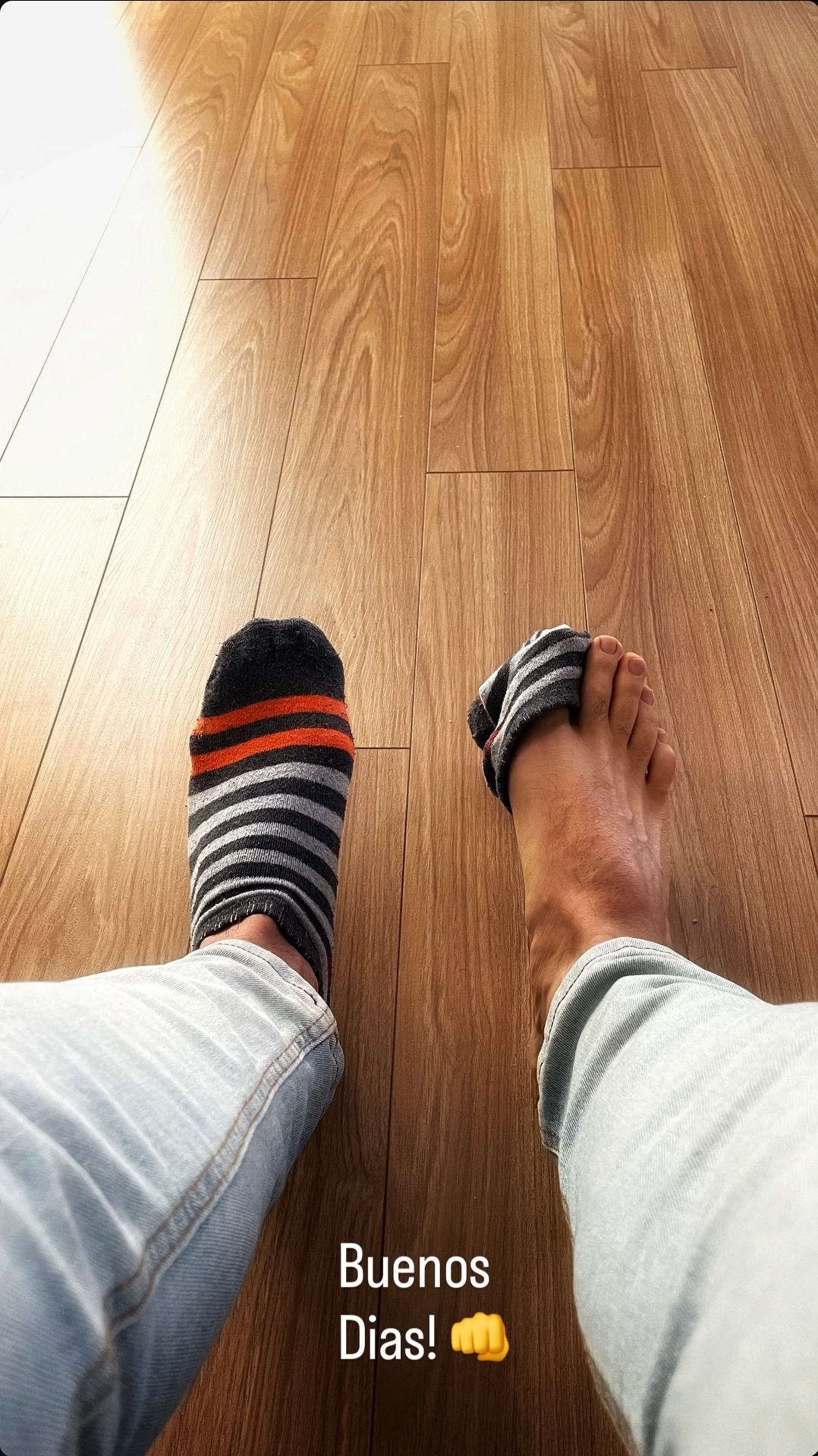 Carlos Arenas's feet