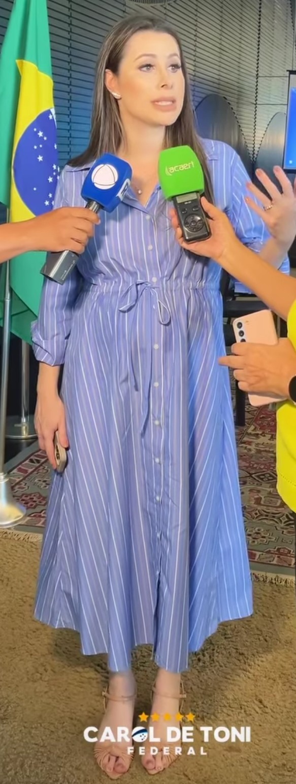 Caroline De Toni's feet