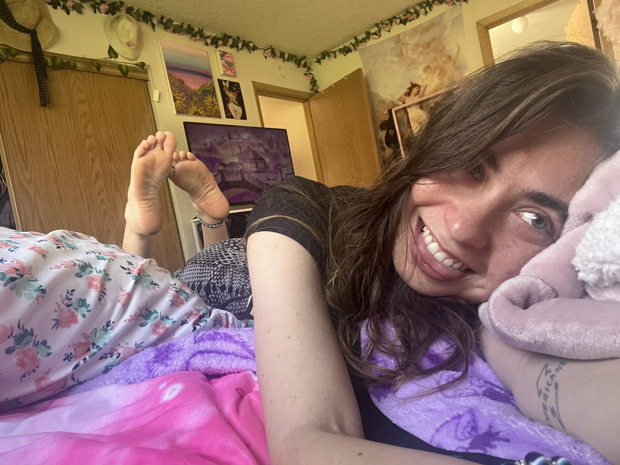 Celestial Phoebe's feet