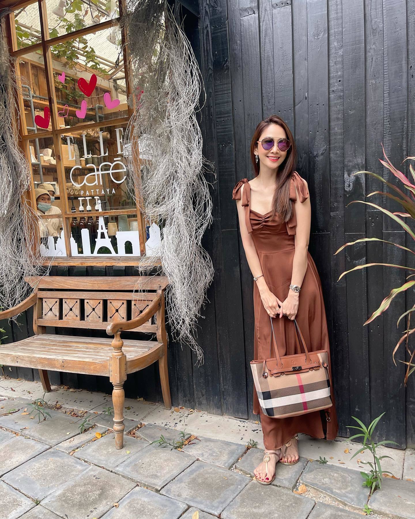 Chiranan Manochaem's feet