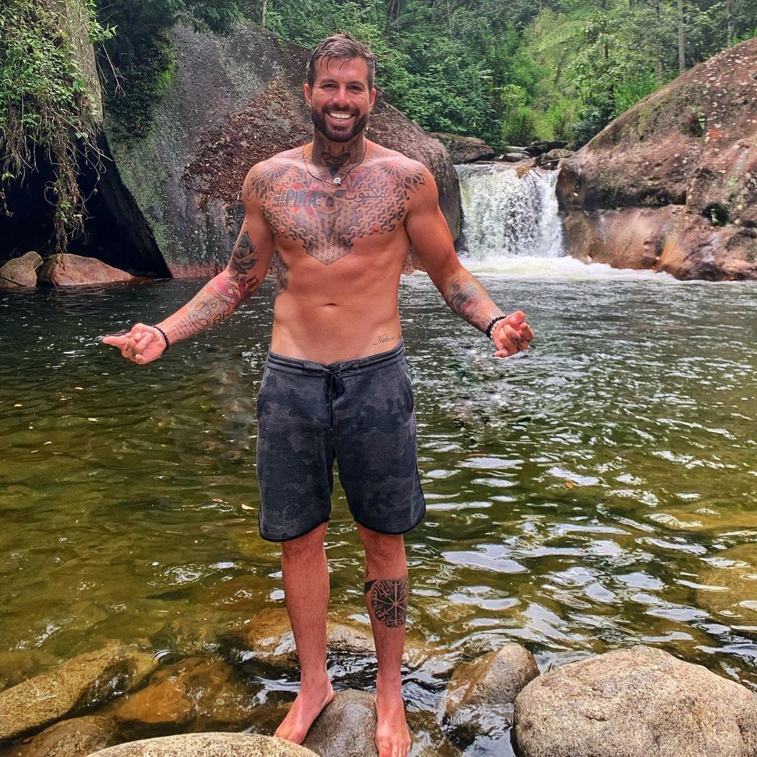 Claudio Matos's feet