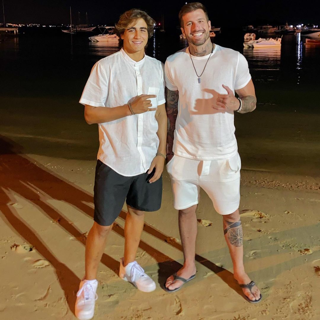 Claudio Matos's feet