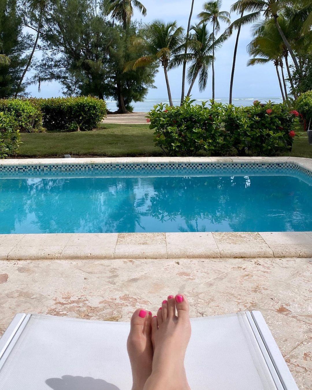 Crystal Mills's feet